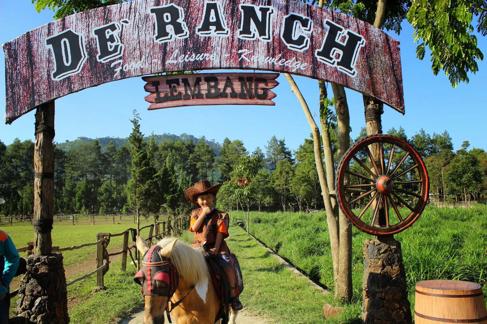 √ Bermain ala cowboy di De' Ranch Lembang