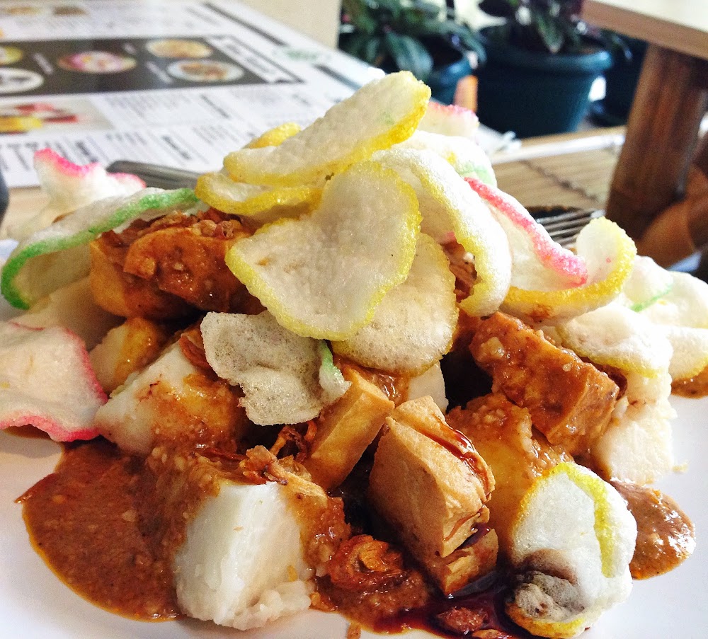 Kuliner Bogor: Sop Buah Pak Ewok | HeyTheresia - Indonesian Food ...