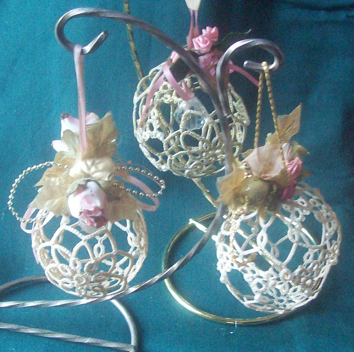 Kathy's Victorian Tatted Lace: 3-D Christmas Ball Ornaments