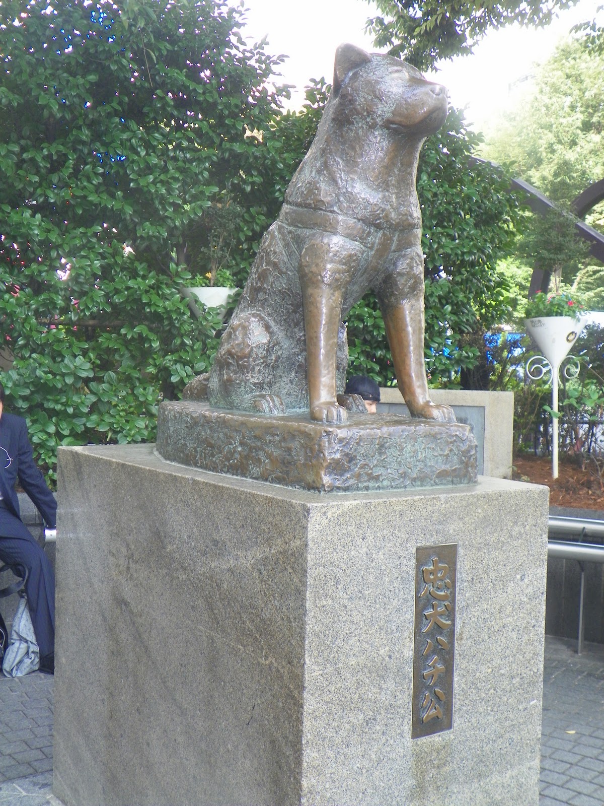 The Pipers BIG Adventure: Hachiko Statue