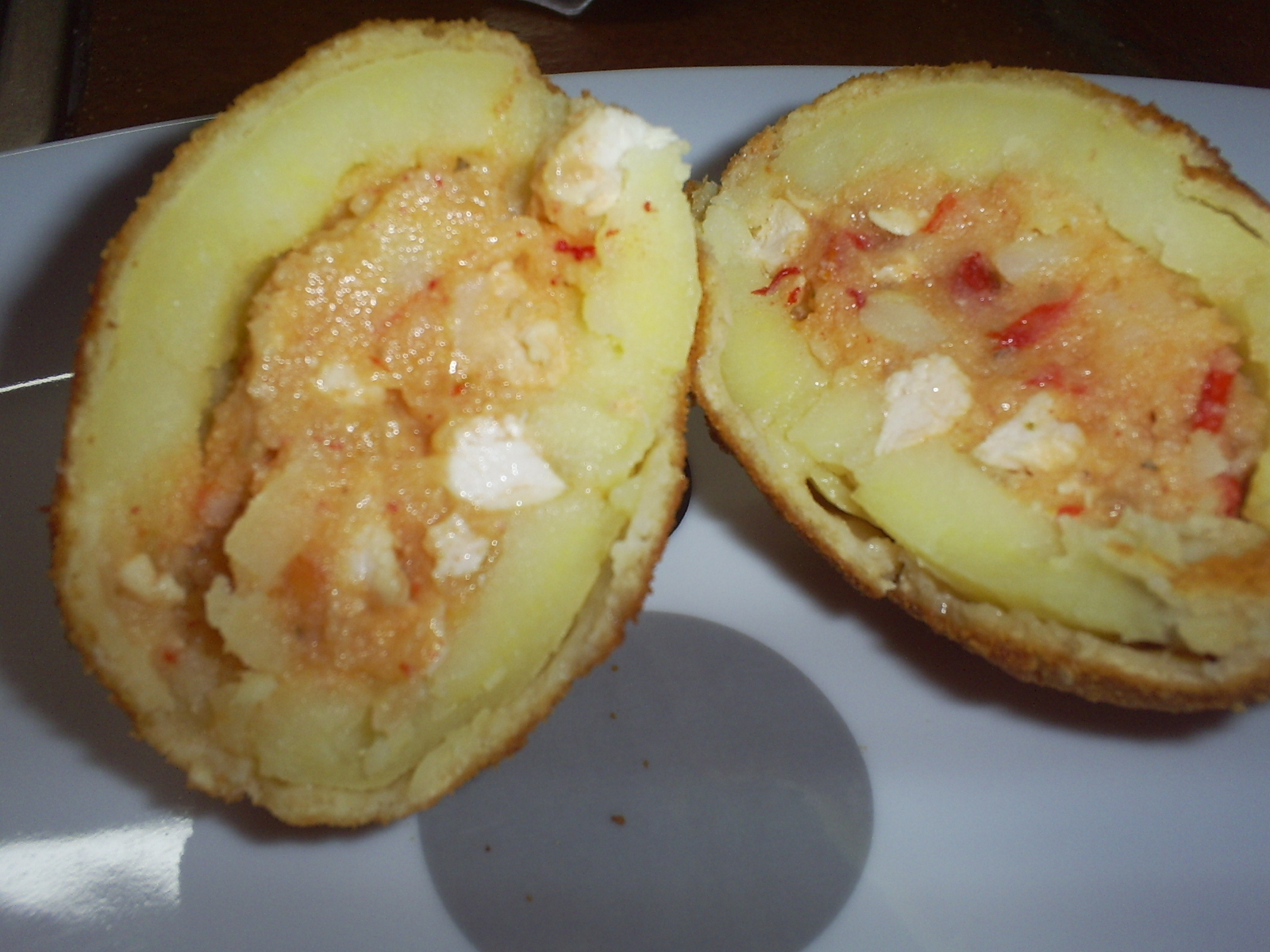 Patatas (Papas) rellenas de pollo