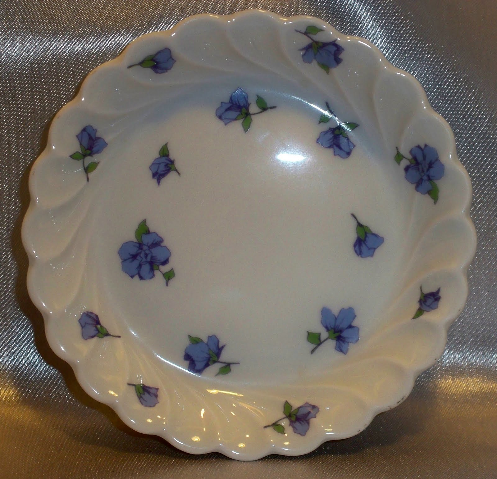 Demitasse Cups & saucers: Saucer & Plate Shapes, Styles & Designs