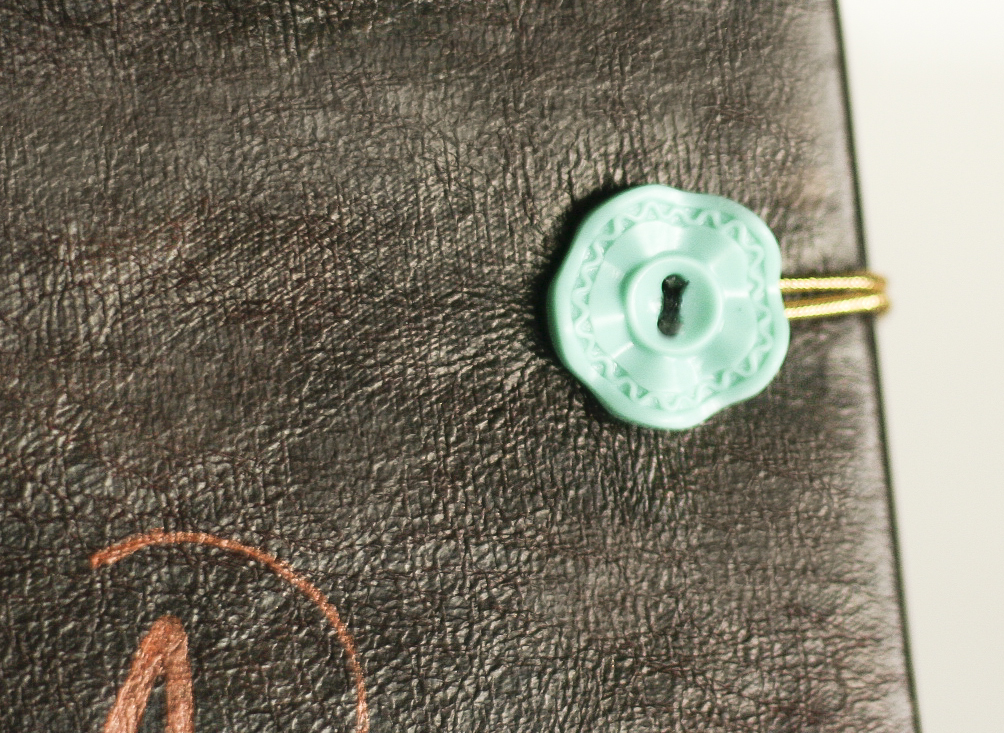 Monogrammed E-book Reader Cover DIY