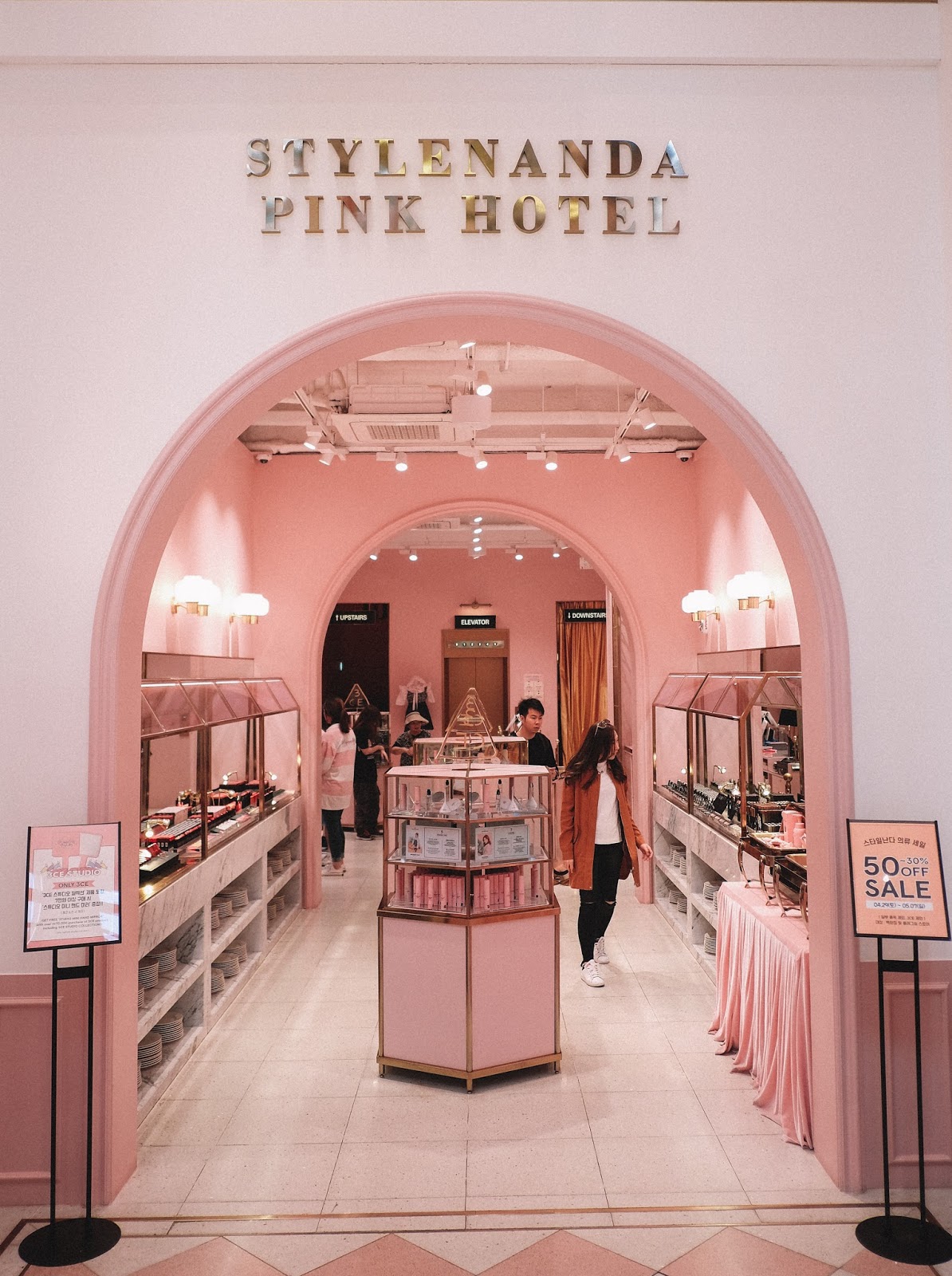 STYLENANDA PINK HOTEL FLAGSHIP STORE (스타일난다 핑크호텔) - foodandfeast