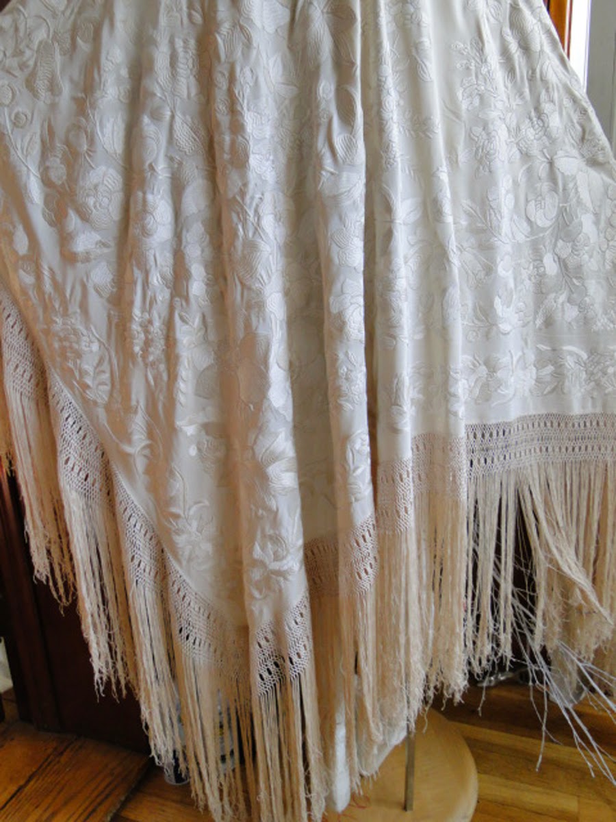 Buyer & Seller of Antique Lace, Fine Linens, Vintage Clothing, Haute ...