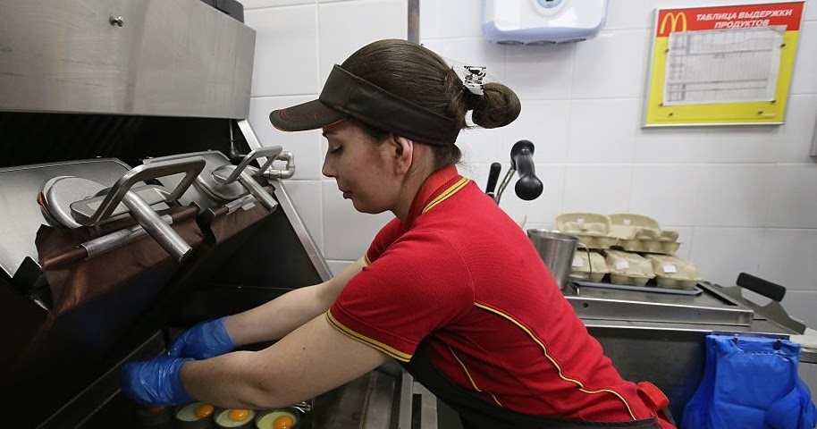 Sigue La Polemica Del CorpiÑo Una Empleada De Mc Donals Fue A