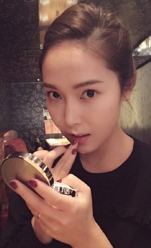 Check out the beautiful SelCa pictures of Jessica Jung - Wonderful ...