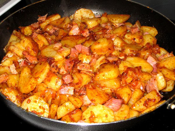 Fried Potatoes with Ham and Onions