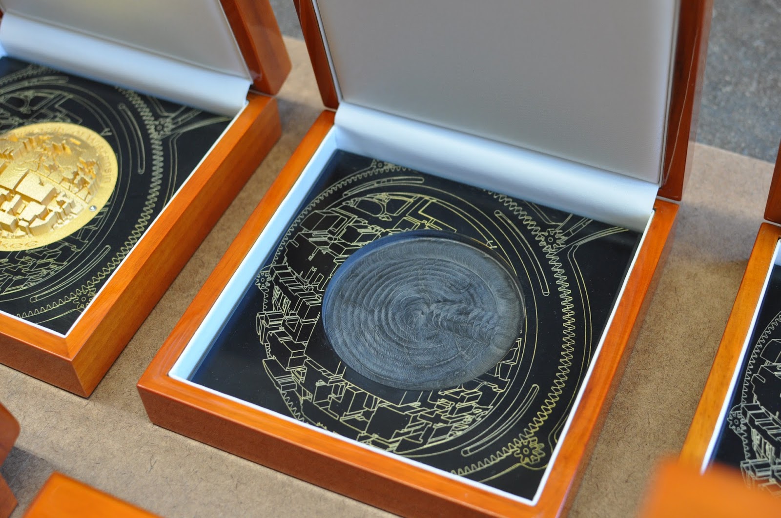 handverker: medallion/paperweight: completed