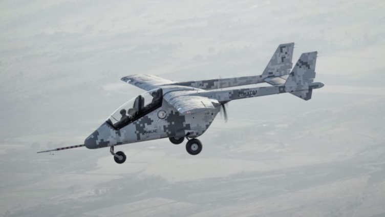 Defensa y Armas: AHRLAC llega el avión para misiones de reconocimiento ...