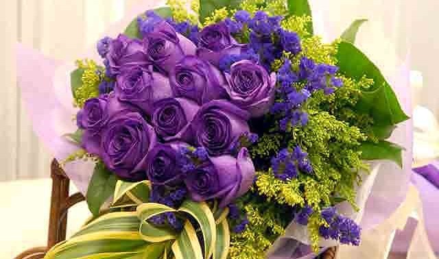 Ramo de rosas violetas - Imagui