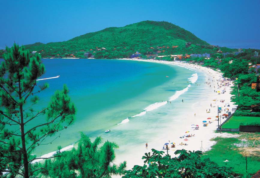 Mar de Janeiro: A Beleza Exuberante da Praia de Bombinhas/Santa Catarina