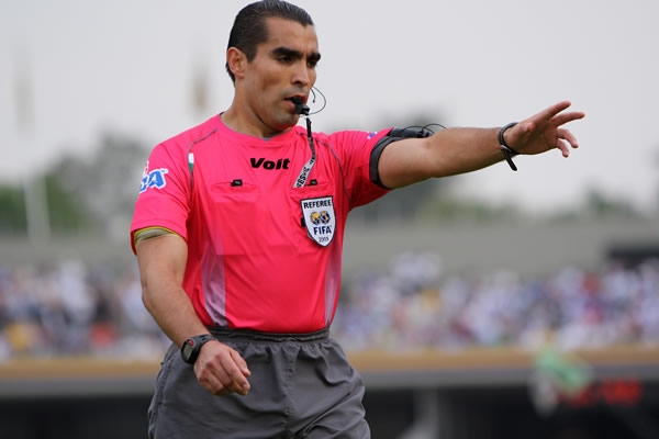 Football - Soccer glossary / Glosario de fútbol | SpanishDictionary.com ...