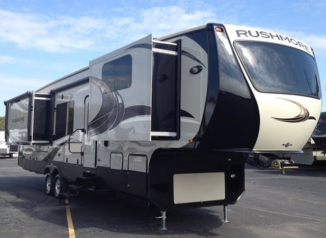 Rushmore 5th Wheels: LINCOLN