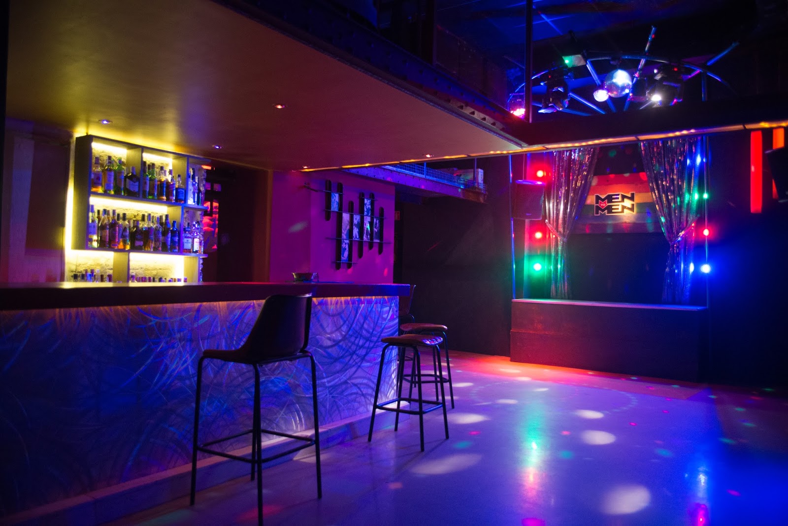 MEN TO MEN Bar: ☆ English