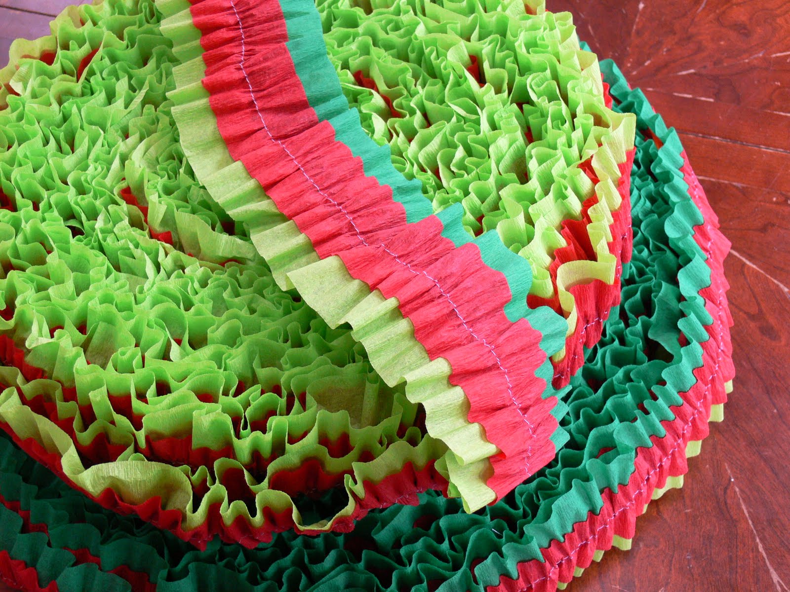 Home and the Open Road: Two types of party garland (for Whoville)