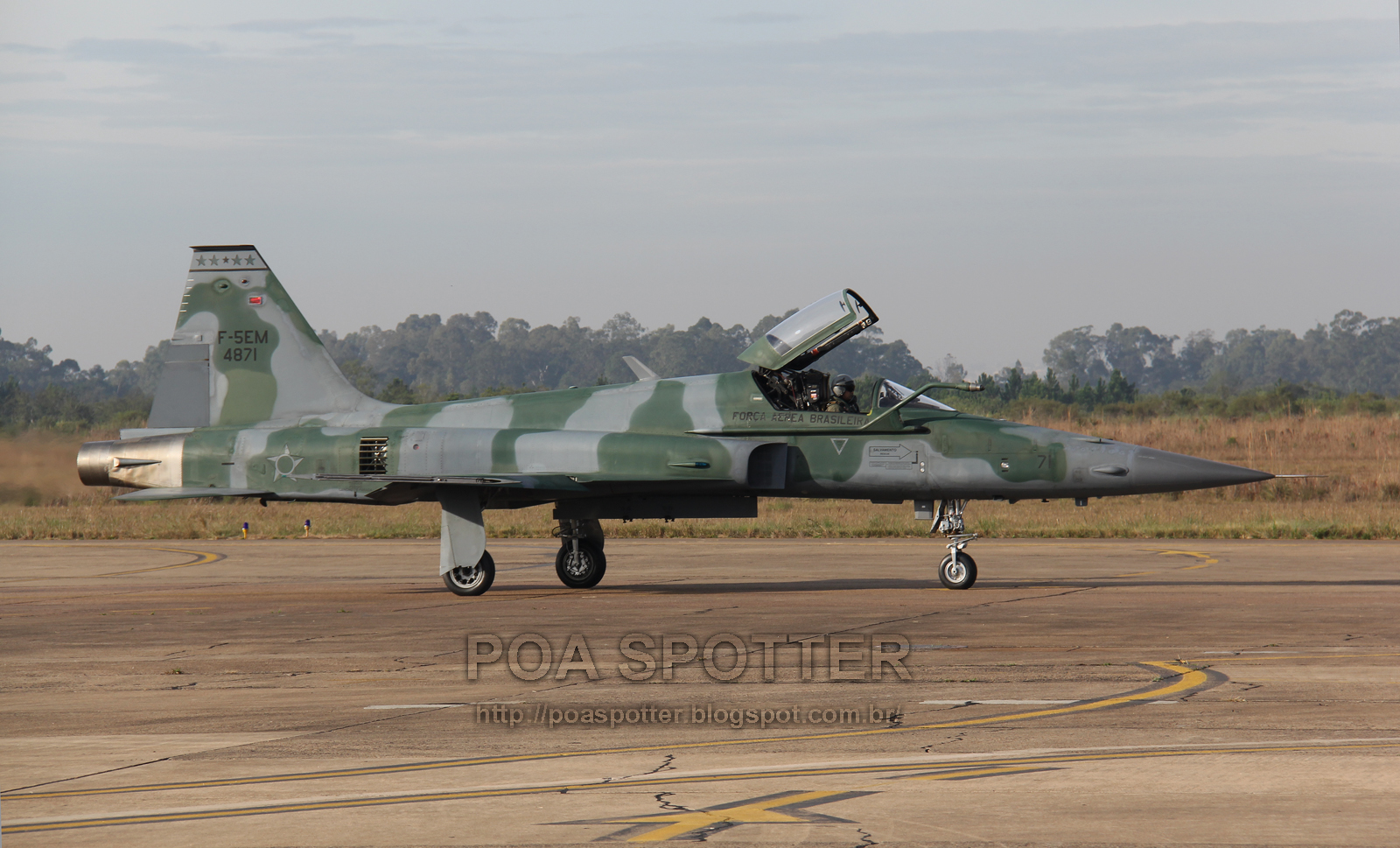 BASE AÉREA DE CANOAS - SBCO: SBCO - 28/05/2012 - 4871 FAB F-5EM TIGER II