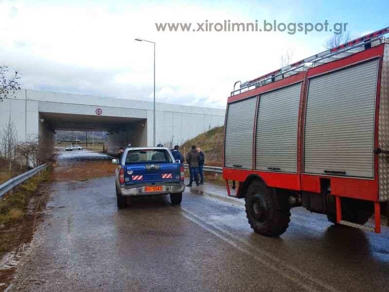 Πλημμυρισε ο καμπος των Καραγιαννιων μετα την εντονη νεροποντη.Φραγμενα ...