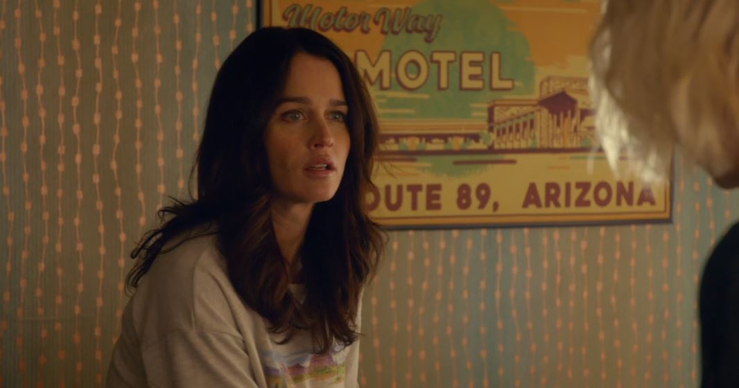 New Interview: Robin Tunney Talks Looking Glass and The Craft - Robin's ...