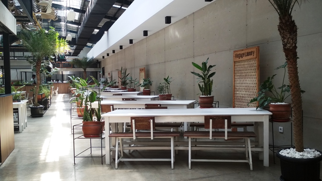 Review Kafetaria Dapoer Paberik Badjoe