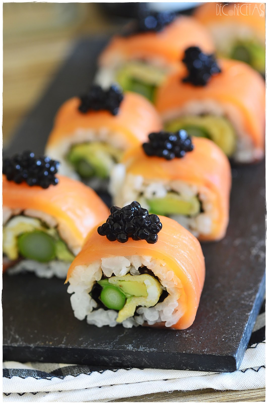 Cómo hacer urumaki sushi casero. Receta de esta variedad de sushi ...