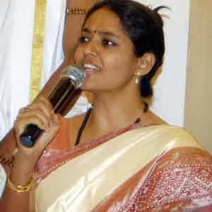 Coondapur.com: Bangalore: Actor Ranjitha Accepts 'Sanyasini' Oath on ...
