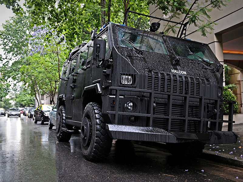 Defensa y Armas: Llegó el sofisticado Maverick, un blindado antipiquetes