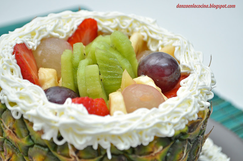 Danza en la cocina: Macedonia de frutas en piña