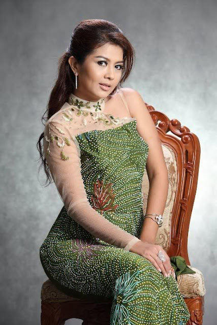 Khine Hnin Wai in Beautiful Burmese Fashion Dress