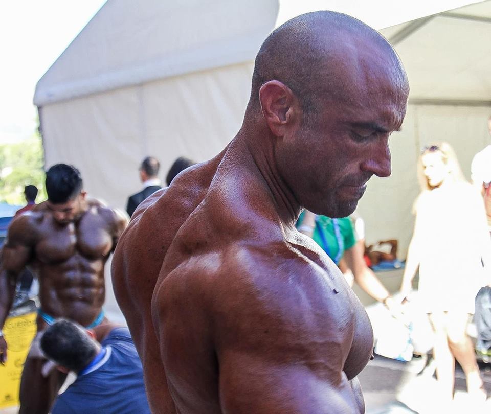 Spanish stallion Victor Crespo - World Wide BodyBuilders