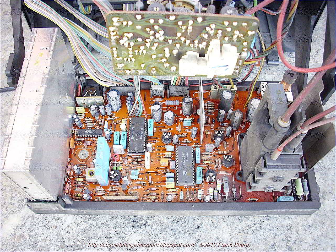 Obsolete Technology Tellye !: MIVAR 14V1E CHASSIS TV3406/1 INTERNAL VIEW.