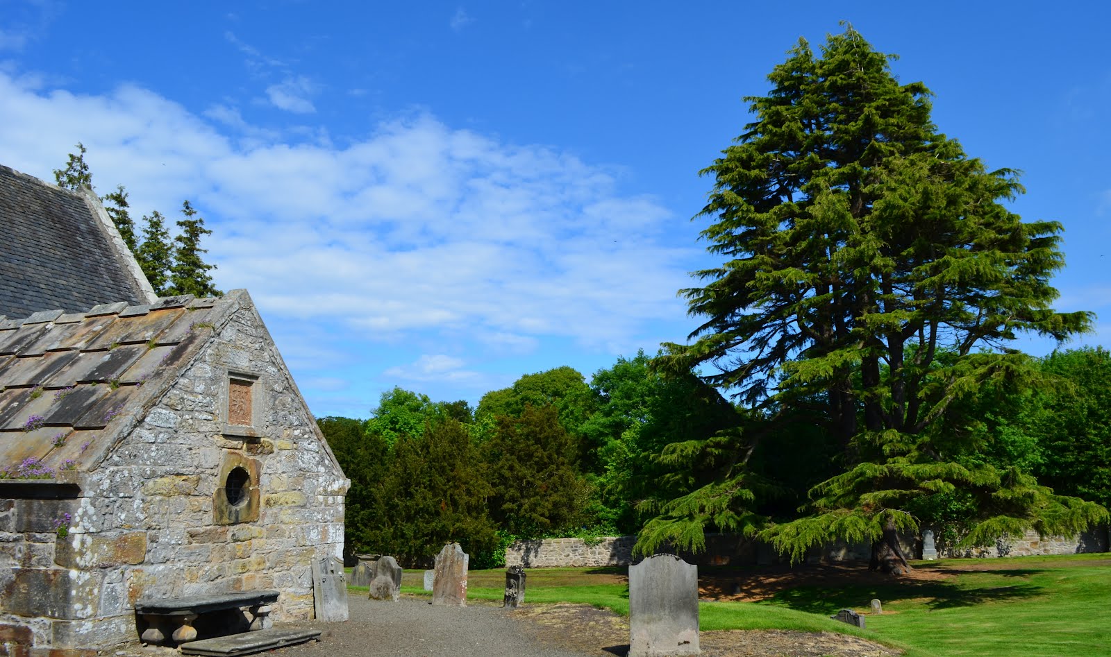 Tour Scotland: Tour Scotland Photographs Video Church and Graveyard ...