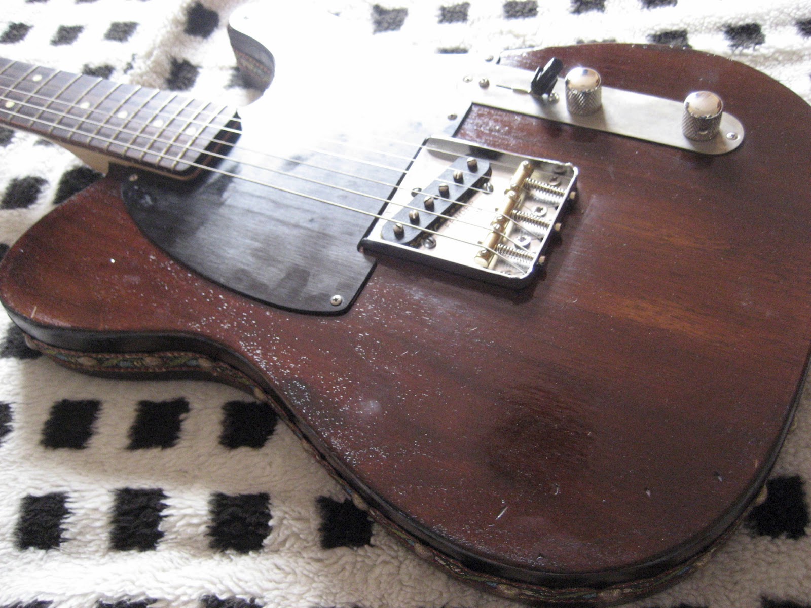 The Jooky Guitar Emporium: July 2013