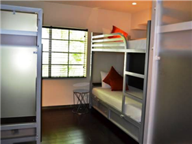 Mid-Life Cruising!!!: Miami Hostel Experience