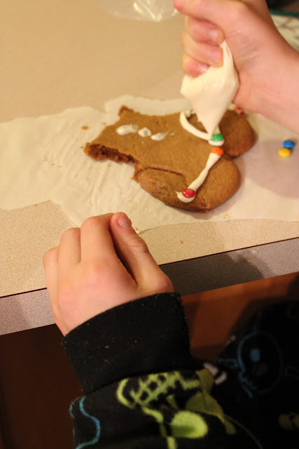 "Isabelle Thornton" Le Chateau des Fleurs: December 2011