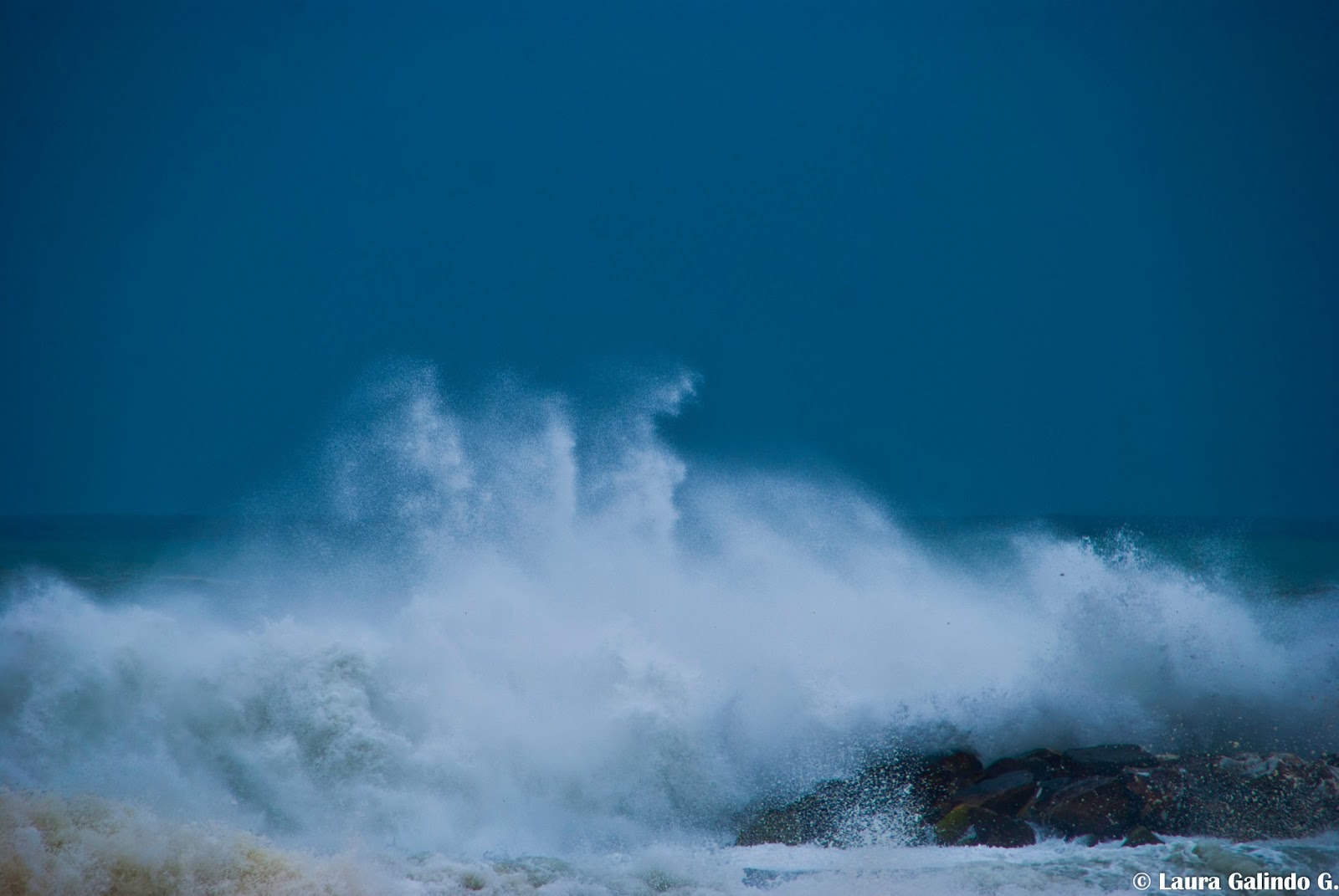 A traves del espejo: El mar enfurecido