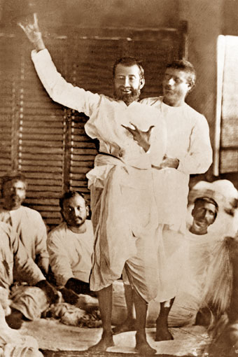 Swami Vivekananda: Belur Math Aratrikam & Library