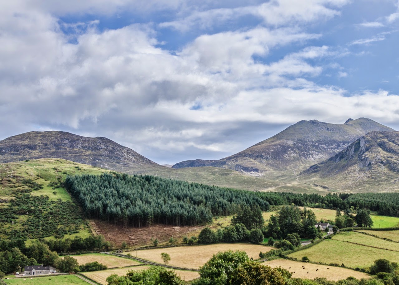 Traveling Hand 'n Hand: Driving the Northern Ireland Countryside