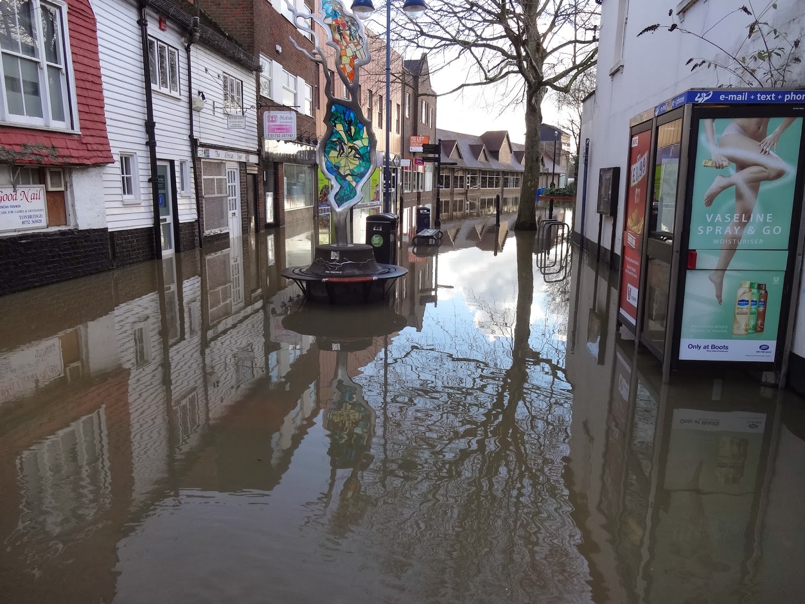 Tonbridge Daily: Tonbridge Floods Christmas Day Morning