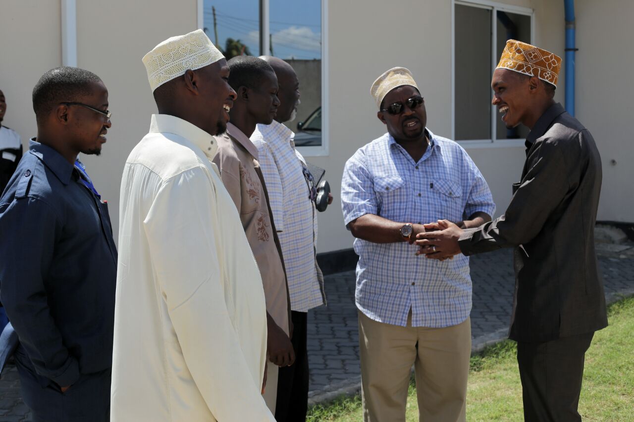 DC KINONDONI AMTEMBELEA MUFTI MKUU WA TANZANIA OFISINI KWAKE - VUMA NA ...