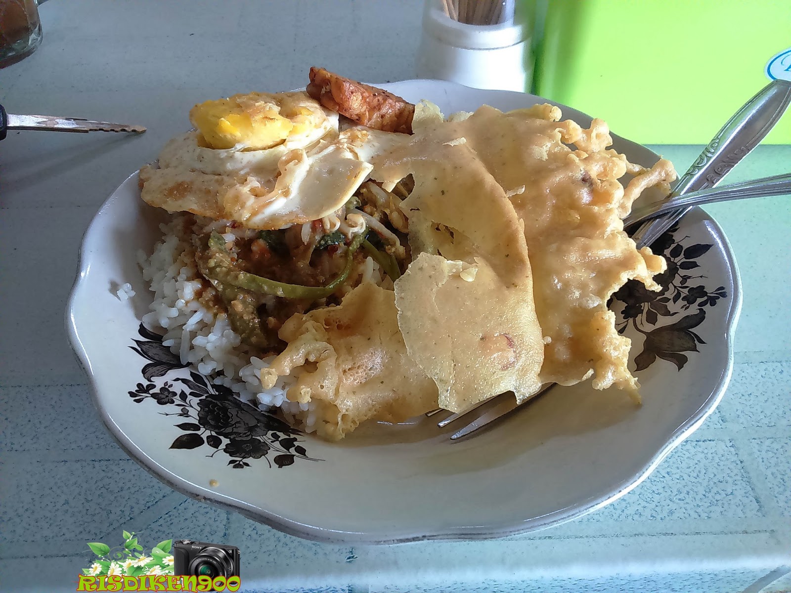 Perjalananku: Nasi Pecel Warung Karunia Gedang - Porong