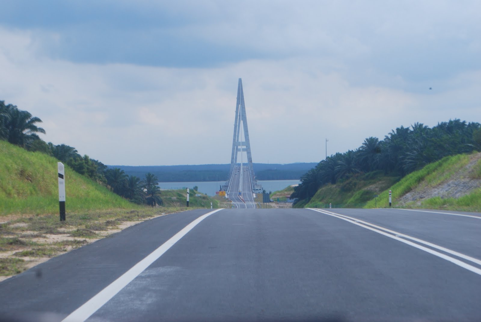SETADAH RAMPAI HARUM SEMERBAK: E22 : Senai-Desaru Expressway : one lane ...