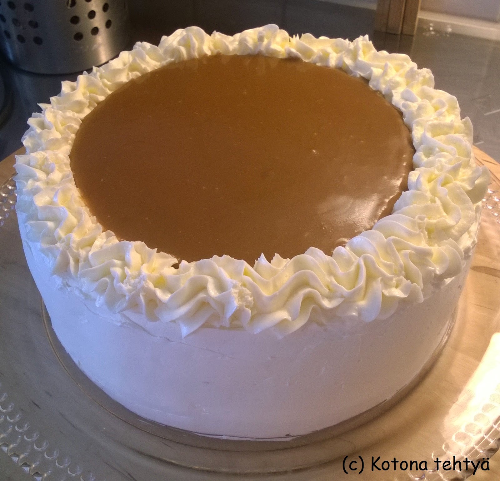 Kotona tehtyä: Päärynä-kinuskikakku