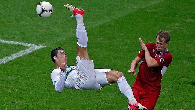 advancedmediawatch: Ronaldo's Header The Ball