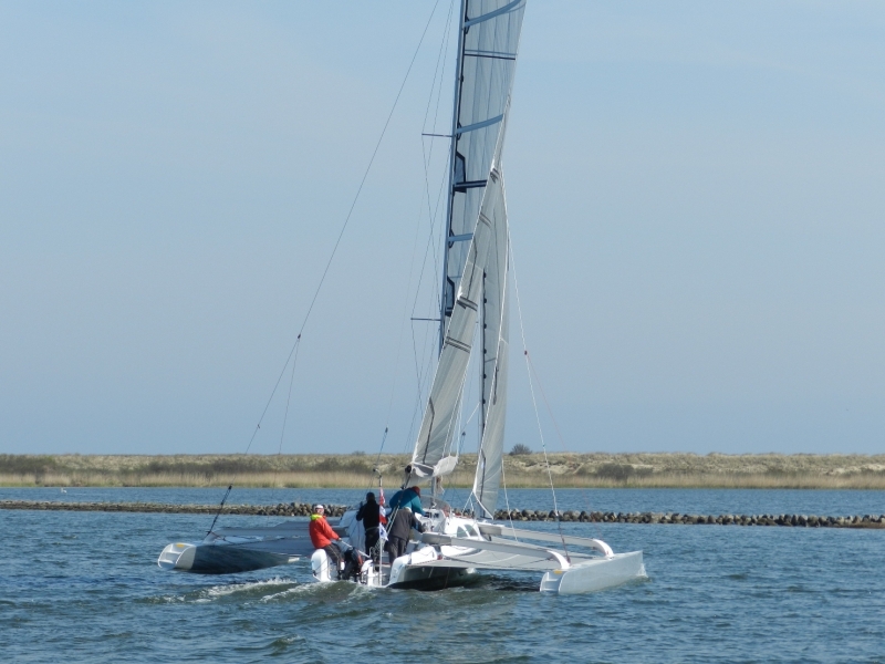 Trimaran Projects and Multihull News: TNT34 folding/trailerable trimaran