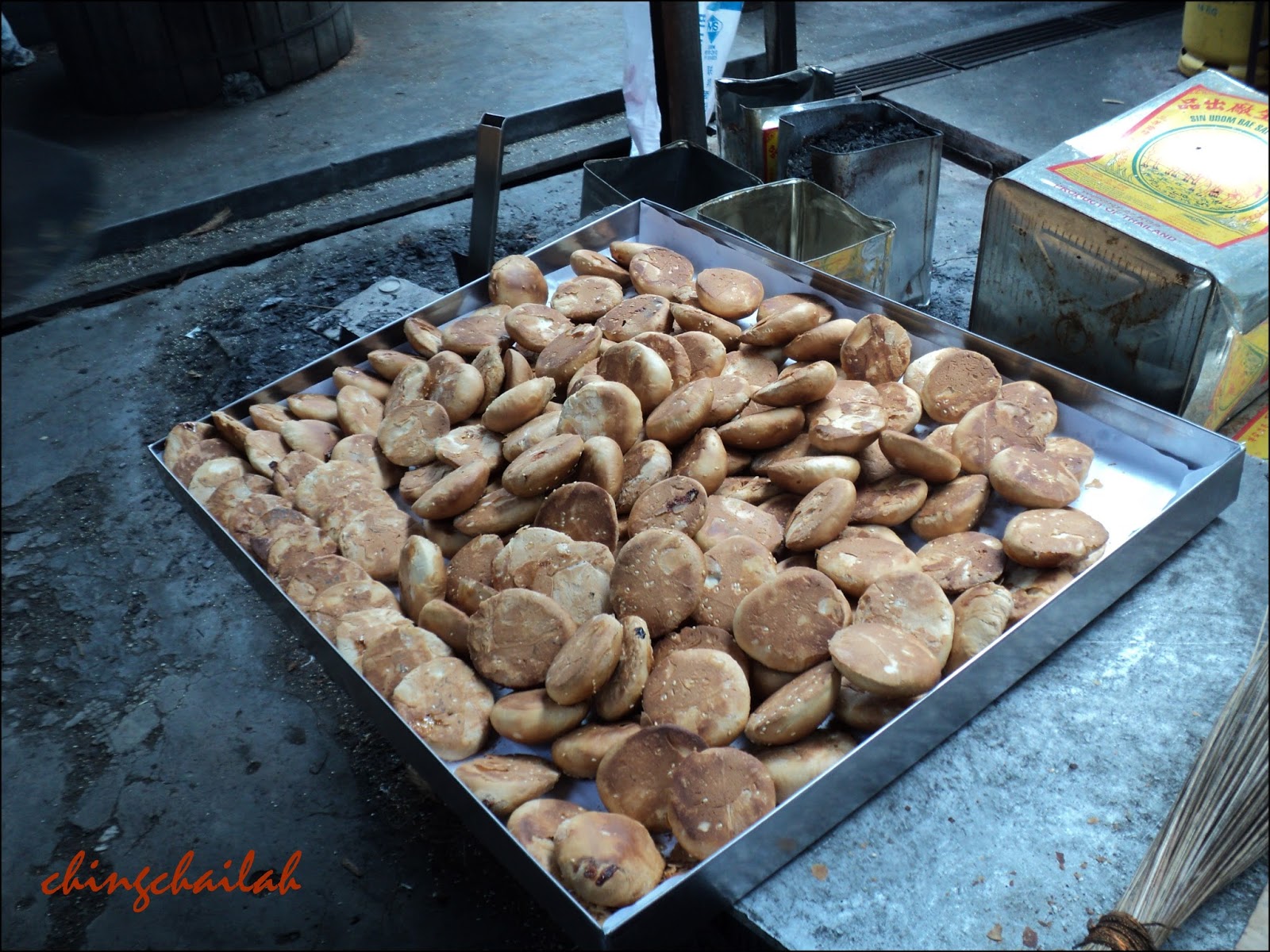 Simple Living In Nancy: Buying Heong Piah Or Heong Peng Biscuits As Gifts