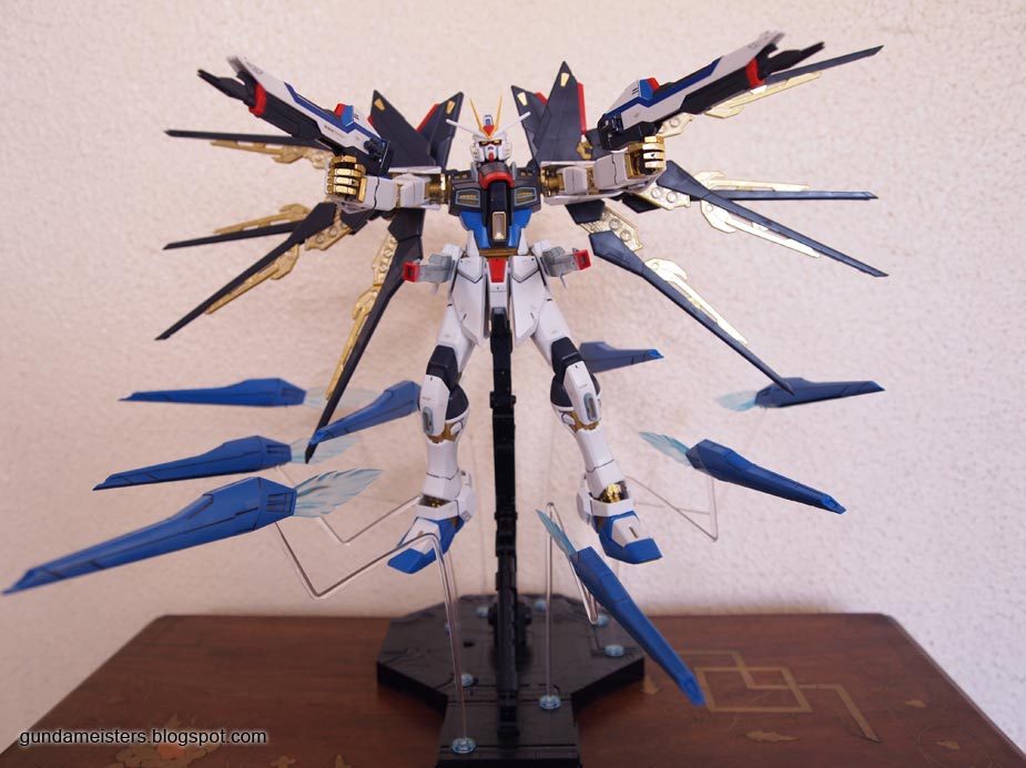 Gundam Meisters: Review: MG 1/100 Strike Freedom Gundam (Full Burst Mode)