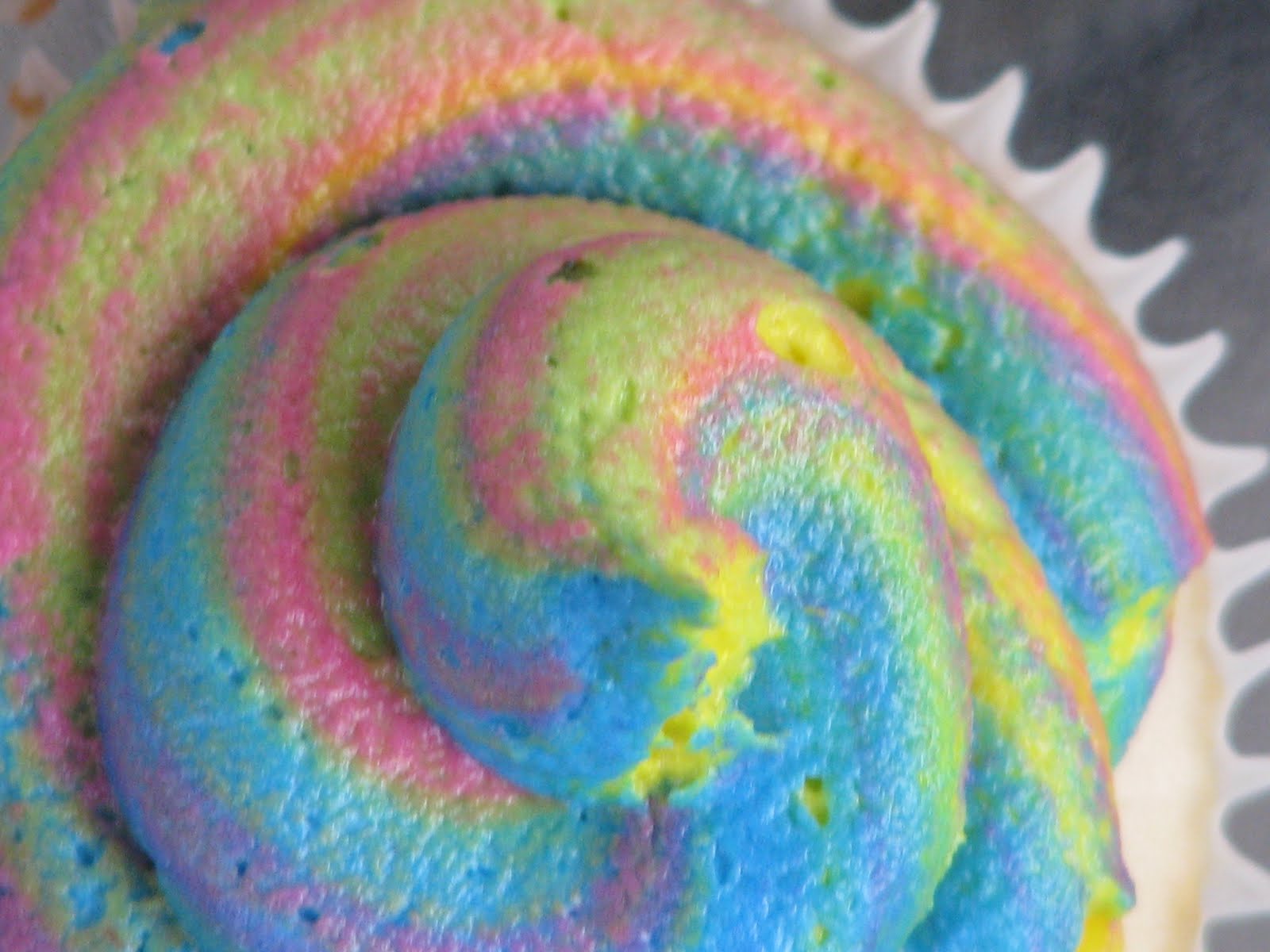 Bliss Cakes of London: Psychedelic Cupcakes