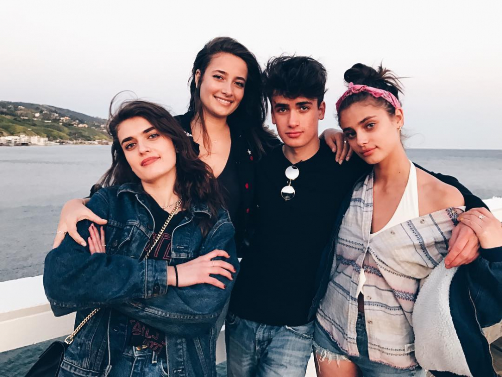 모델 테일러 힐의 가족.jpg : MLBPARK