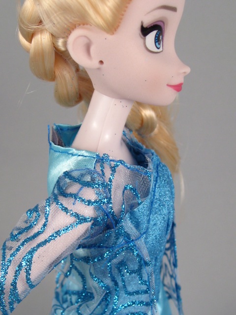 Anna and Elsa Knockoff Dolls From China | The Toy Box Philosopher